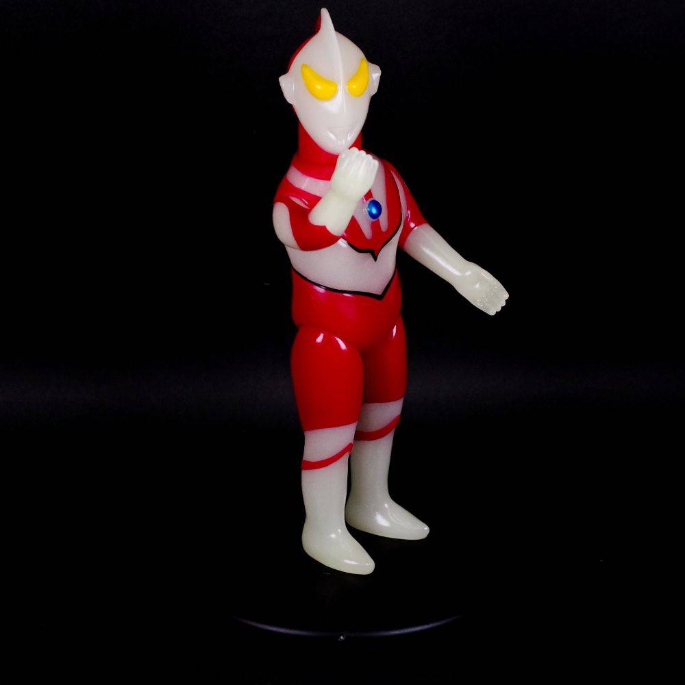 Ultra Kaiju Re-Edit Series: Ultraman - Fake Ultraman (Glow in the Dark ...