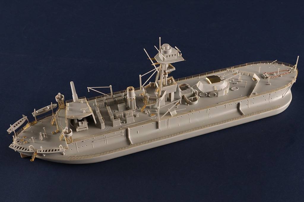 Plastic Model: British Royal Navy - Lord Clive Shallow Water Heavy ...