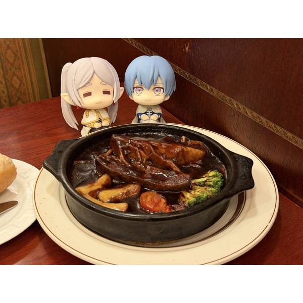Look Up: Frieren Beyond Journey's End - Frieren (Sleepy Ver ...